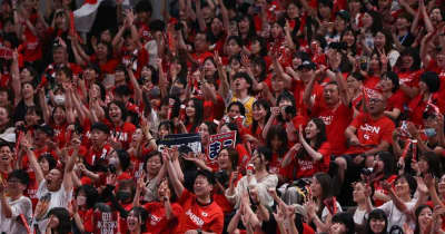 バスケ日本戦で中継に映った美女集団が「みんな綺麗」 NHK密着のママも…4万9171人を先導「顔ちっちゃい」 (THE ANSWER)