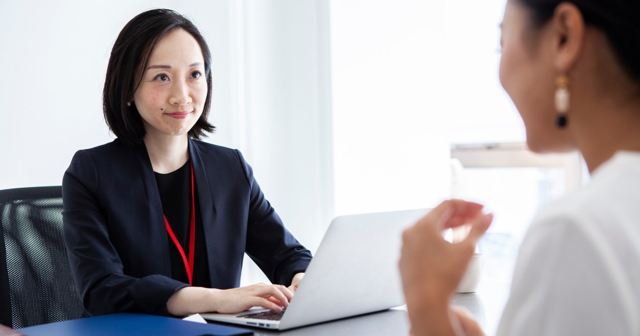 【部下育成】三流リーダーは部下を「指導」したがり、二流は部下に「寄り添う」。では、一流はどうする？ すごい傾聴 Diamond Online