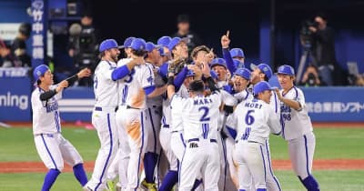 日本一DeNAのビールかけに参加した意外な人物に羨望の声 X驚き「アンタ外野席おったやん笑」 (THE ANSWER)