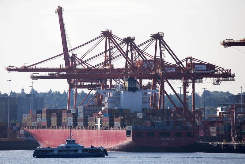 カナダ貿易収支、10月は8カ月連続赤字 対米黒字が減少