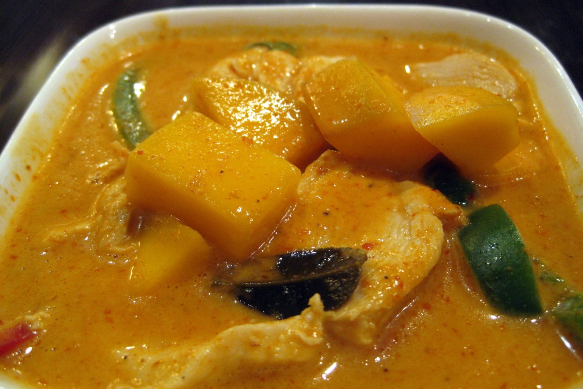 【画像】「2段熟カレー」CMに出演していた、現在22歳の石井萌々果 (NewSphere)