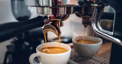 カフェラテが大好きな妻に「エスプレッソマシンが欲しい」と言われました。かなり高価ですが、何杯くらい飲めば元が取れそうですか ...