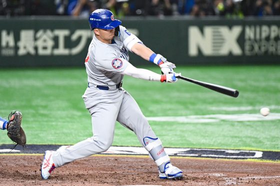 打球をキャッチした意外なプロOB 鈴木誠也の打球をゲット…NPB元盗塁王が「大興奮」 (Full-Count／フルカウント)