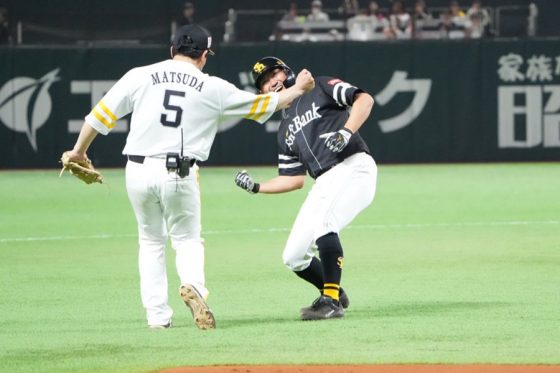 4万人が詰めかけた鷹OB戦 内川が衝撃の3ランでMVP…ズレータも爆速適時打 (Full-Count／フルカウント)