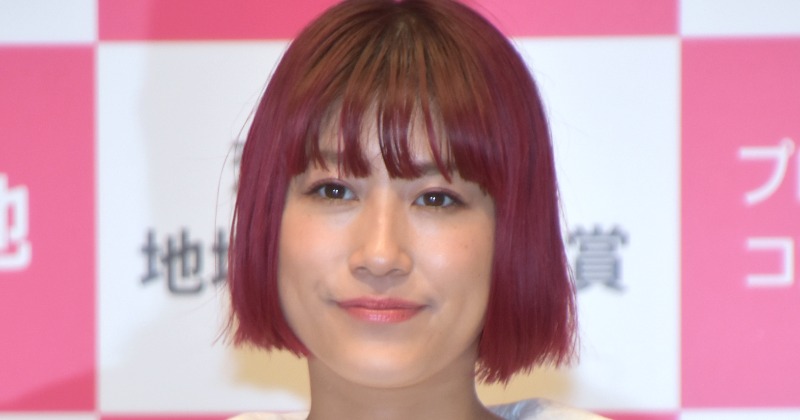 35歳・IMALU、美脚全開夏コーデ 水着でプールも満喫「テンション上がる」「かわいすぎ」 (ORICON NEWS)