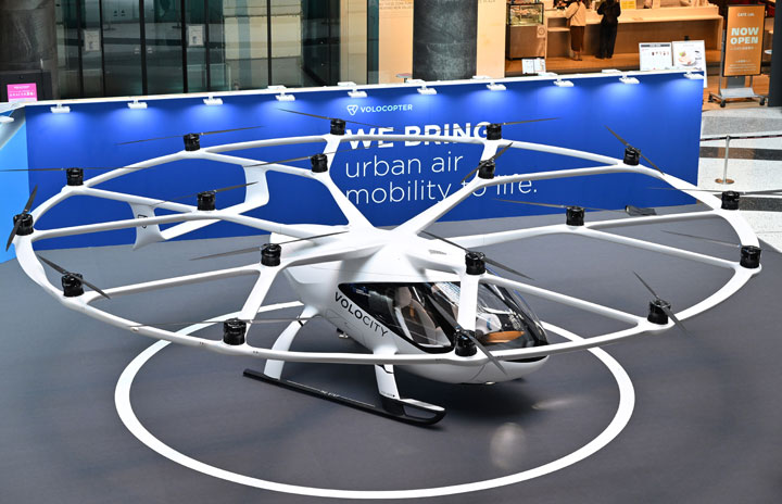 JAL出資の独Volocopter、2人乗り”空飛ぶクルマ”を大阪で日本初公開 (Aviation Wire)