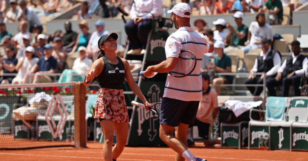テニス全仏優勝の加藤未唯選手、球が当たった“ボールガール”と笑顔の2ショットを公開 ハフポスト日本版 