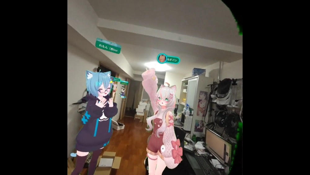 「VRChat」のアバターが現実の部屋に出現！? ヘッドセットのMR機能を使って背景と合成 (MoguraVR)
