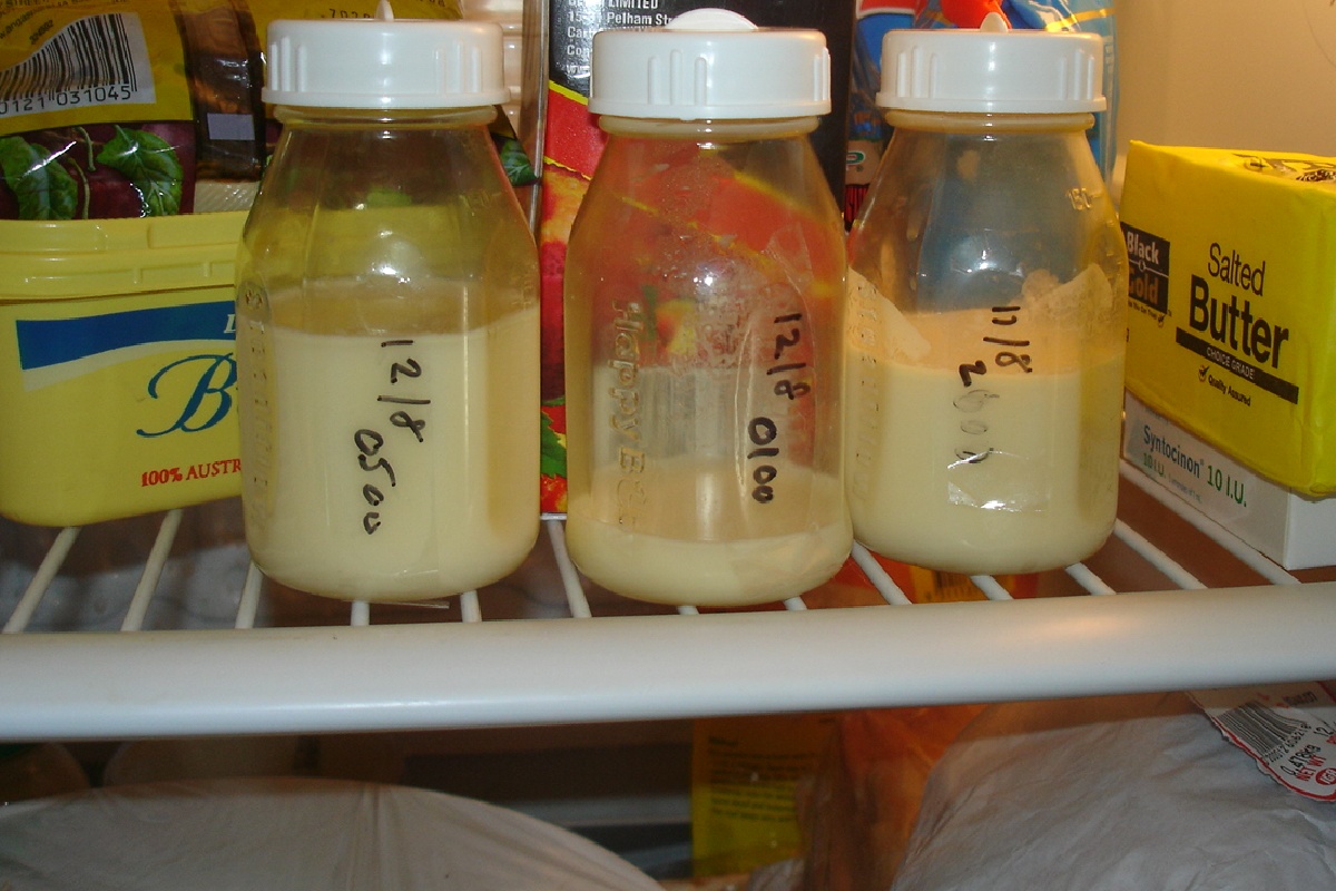 【画像】母乳を出す姿をSNSに投稿した母親 (NewSphere)